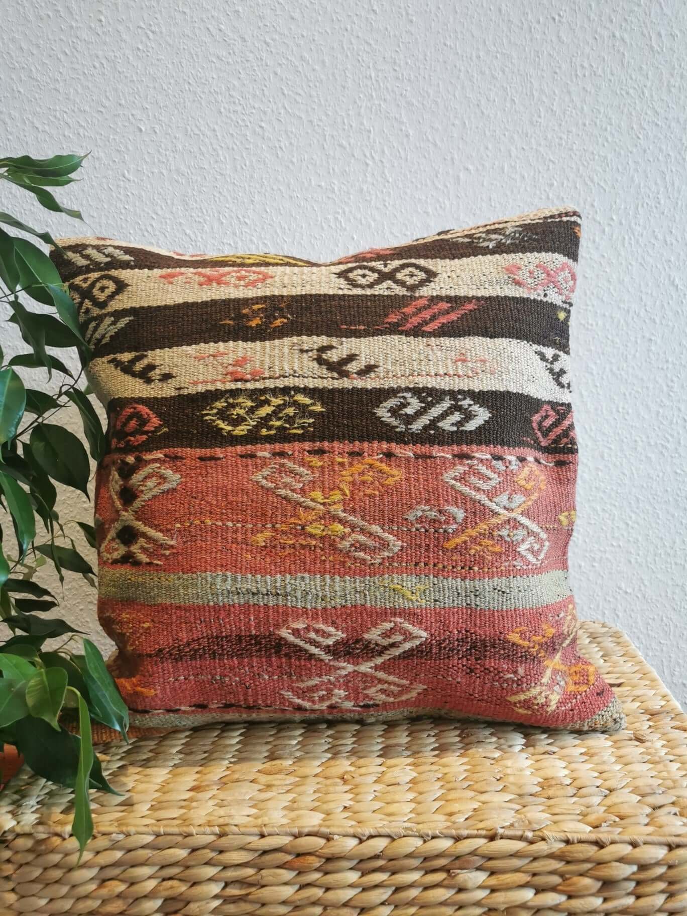 Kilim Pillow Cover 50 cm x 50 cm – RustiK KorneR